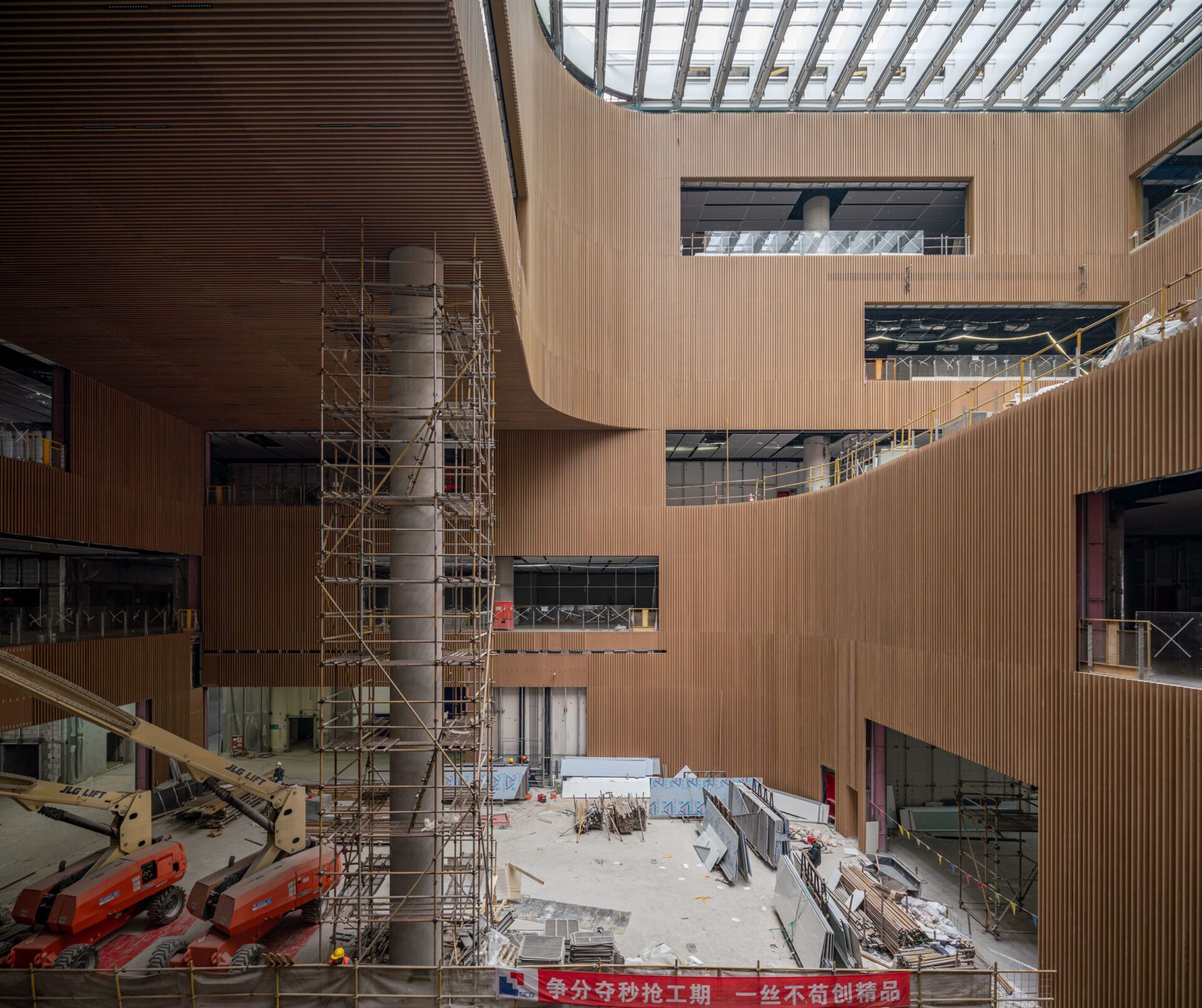 Shanghai Library East / Documenting the massive atirum | LOOP Design Awards